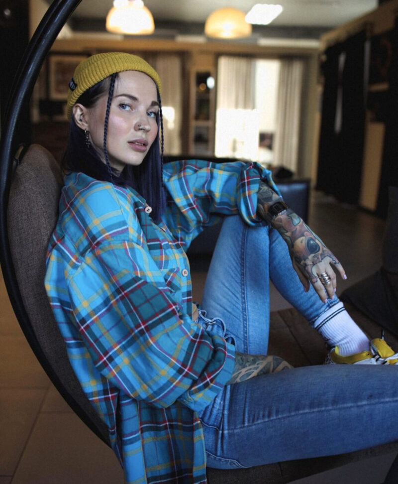 The bright, cheerful and charismatic tattoo artist Daria Pirojenco ...