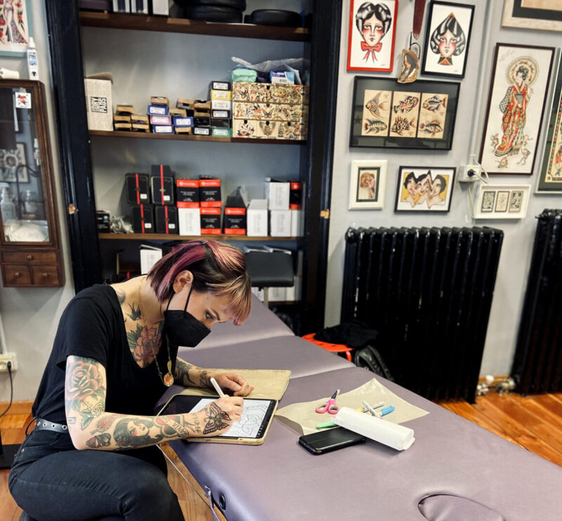 Women and sacred hearts in the Traditional of Gaia Leone - Tattoo Life