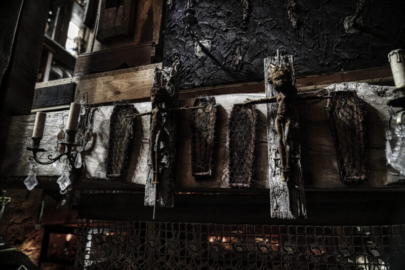 Initium Et Finis gallery, a masterpiece of beauty, fear and decay ...