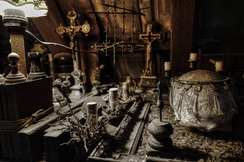 Initium Et Finis gallery, a masterpiece of beauty, fear and decay ...